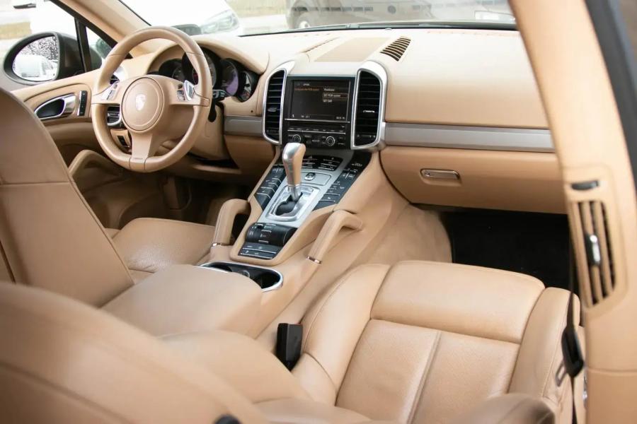 Brūns Porsche Cayenne 2012 Tukums, ar dzinēja tilpumu 3.00 L un nobraukumu 260 tūkst. km par 15990 €, foto 6 vietnē AUTOMOTO.COM.LV