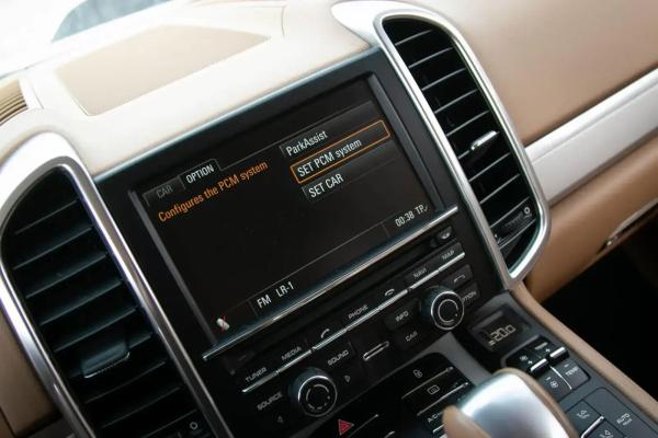 Brūns Porsche Cayenne 2012 Tukums, ar dzinēja tilpumu 3.00 L un nobraukumu 260 tūkst. km par 15990 €, foto 11 vietnē AUTOMOTO.COM.LV