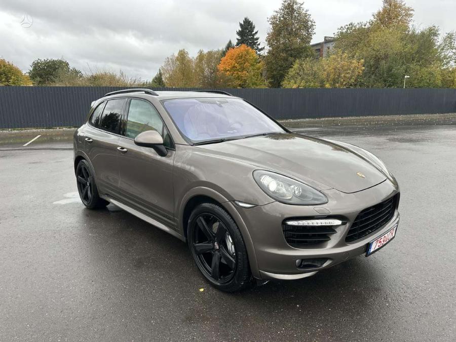 Brūns Porsche Cayenne 2013 Kauņa, ar dzinēja tilpumu 4.20 L un nobraukumu 248 tūkst. km par 17500 €, foto 1 vietnē AUTOMOTO.COM.LV