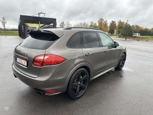 Brūns Porsche Cayenne 2013 Kauņa, ar dzinēja tilpumu 4.20 L un nobraukumu 248 tūkst. km par 17500 €, foto 2 vietnē AUTOMOTO.COM.LV