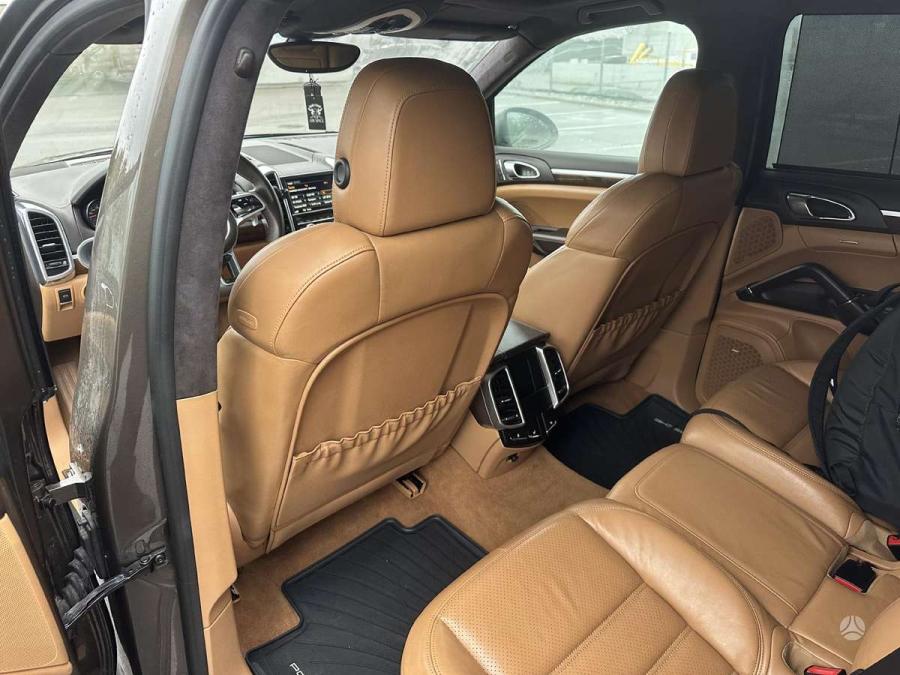 Brūns Porsche Cayenne 2013 Kauņa, ar dzinēja tilpumu 4.20 L un nobraukumu 248 tūkst. km par 17500 €, foto 5 vietnē AUTOMOTO.COM.LV
