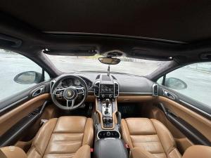 Brūns Porsche Cayenne 2013 Kauņa, ar dzinēja tilpumu 4.20 L un nobraukumu 248 tūkst. km par 17500 €, foto 9 vietnē AUTOMOTO.COM.LV