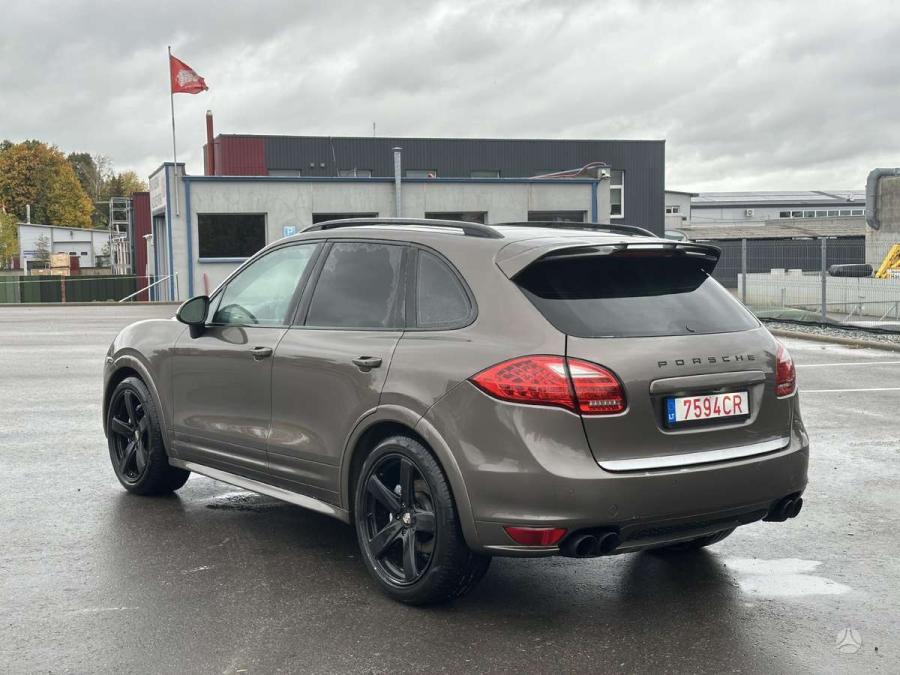 Brūns Porsche Cayenne 2013 Kauņa, ar dzinēja tilpumu 4.20 L un nobraukumu 248 tūkst. km par 17500 €, foto 13 vietnē AUTOMOTO.COM.LV