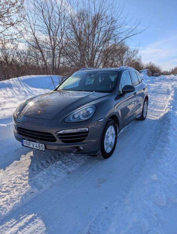 Brūns Porsche Cayenne 2013 Panevēža, ar dzinēja tilpumu 2.97 L un nobraukumu 185 tūkst. km par 22800 €, foto 3 vietnē AUTOMOTO.COM.LV