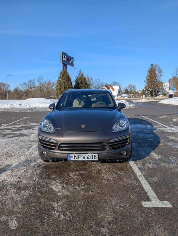 Brūns Porsche Cayenne 2013 Panevēža, ar dzinēja tilpumu 2.97 L un nobraukumu 185 tūkst. km par 22800 €, foto 10 vietnē AUTOMOTO.COM.LV