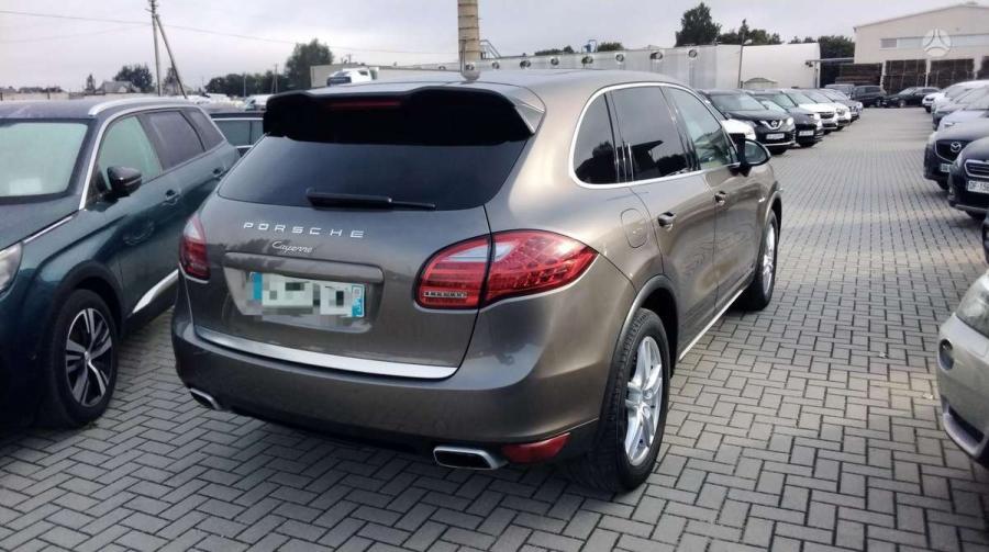 Brown Porsche Cayenne 2013 in Taurage, with an engine capacity of 2.97 L and mileage of 203 thousand km for 14300 €, photo 4 on AUTOMOTO.COM.LV