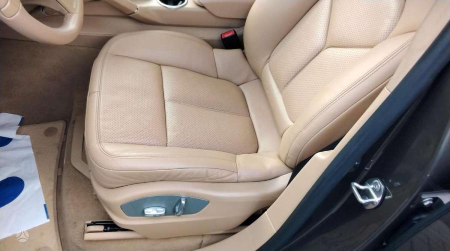Brown Porsche Cayenne 2013 in Taurage, with an engine capacity of 2.97 L and mileage of 203 thousand km for 14300 €, photo 6 on AUTOMOTO.COM.LV