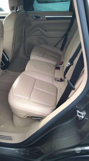 Brown Porsche Cayenne 2013 in Taurage, with an engine capacity of 2.97 L and mileage of 203 thousand km for 14300 €, photo 7 on AUTOMOTO.COM.LV