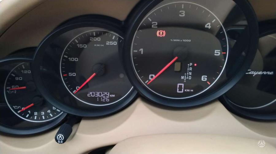 Brown Porsche Cayenne 2013 in Taurage, with an engine capacity of 2.97 L and mileage of 203 thousand km for 14300 €, photo 9 on AUTOMOTO.COM.LV