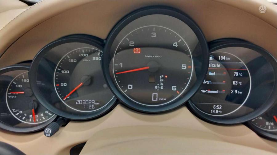 Brown Porsche Cayenne 2013 in Taurage, with an engine capacity of 2.97 L and mileage of 203 thousand km for 14300 €, photo 10 on AUTOMOTO.COM.LV