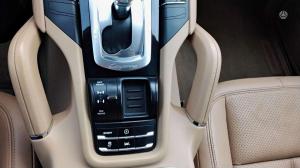 Brown Porsche Cayenne 2013 in Taurage, with an engine capacity of 2.97 L and mileage of 203 thousand km for 14300 €, photo 11 on AUTOMOTO.COM.LV