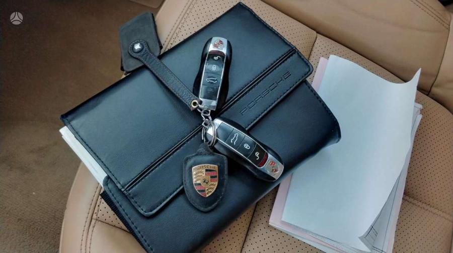 Brown Porsche Cayenne 2013 in Taurage, with an engine capacity of 2.97 L and mileage of 203 thousand km for 14300 €, photo 15 on AUTOMOTO.COM.LV