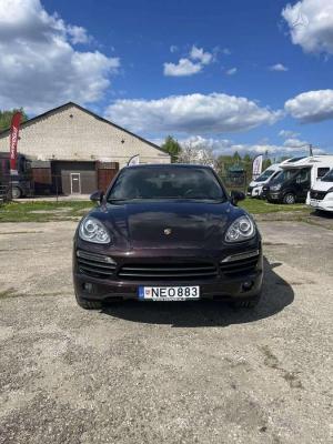 Brown Porsche Cayenne 2013 in Vilnius, with an engine capacity of 4.13 L and mileage of 290 thousand km for 18150 €, photo 3 on AUTOMOTO.COM.LV