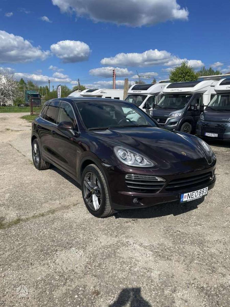 Brown Porsche Cayenne 2013 in Vilnius, with an engine capacity of 4.13 L and mileage of 290 thousand km for 18150 €, photo 4 on AUTOMOTO.COM.LV