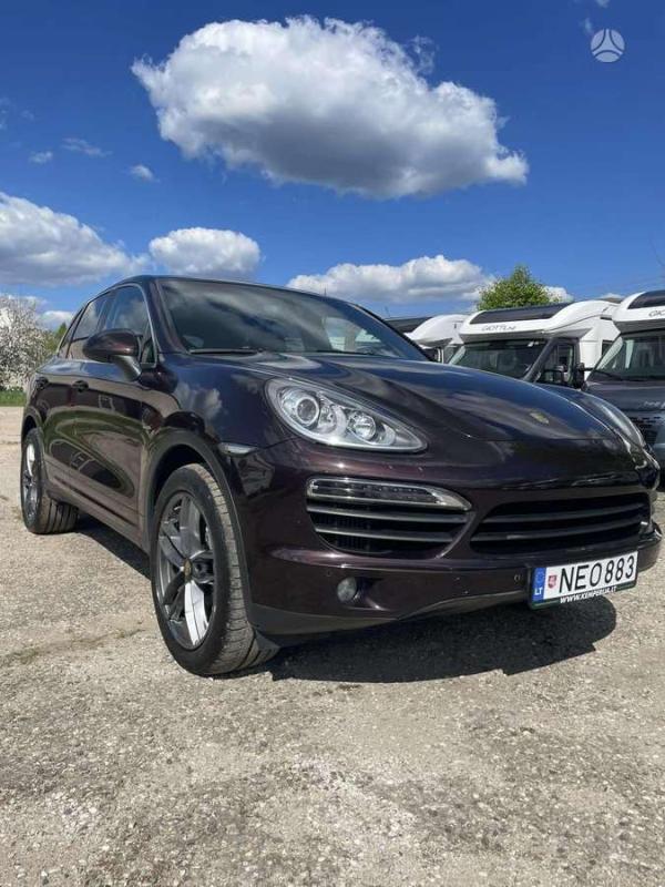 Brown Porsche Cayenne 2013 in Vilnius, with an engine capacity of 4.13 L and mileage of 290 thousand km for 18150 €, photo 5 on AUTOMOTO.COM.LV