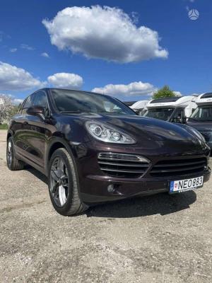 Brown Porsche Cayenne 2013 in Vilnius, with an engine capacity of 4.13 L and mileage of 290 thousand km for 18150 €, photo 5 on AUTOMOTO.COM.LV