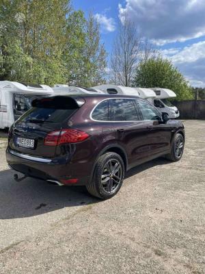 Brown Porsche Cayenne 2013 in Vilnius, with an engine capacity of 4.13 L and mileage of 290 thousand km for 18150 €, photo 6 on AUTOMOTO.COM.LV