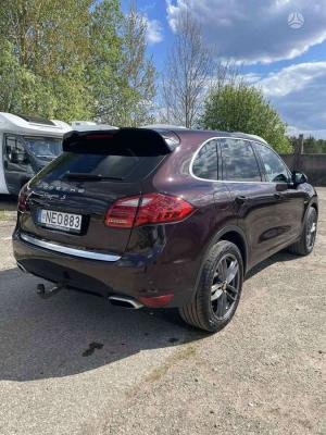 Brown Porsche Cayenne 2013 in Vilnius, with an engine capacity of 4.13 L and mileage of 290 thousand km for 18150 €, photo 7 on AUTOMOTO.COM.LV