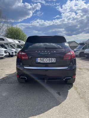 Brown Porsche Cayenne 2013 in Vilnius, with an engine capacity of 4.13 L and mileage of 290 thousand km for 18150 €, photo 8 on AUTOMOTO.COM.LV