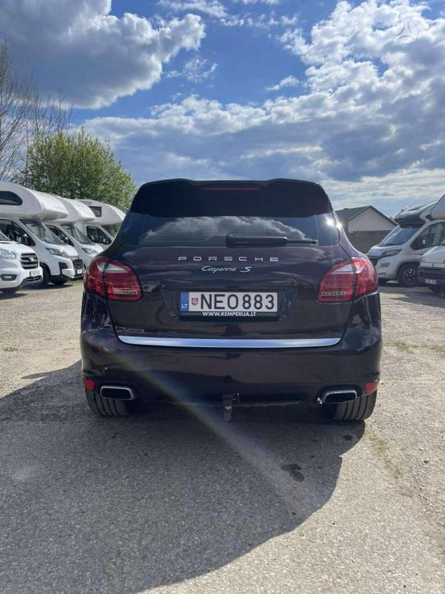 Brown Porsche Cayenne 2013 in Vilnius, with an engine capacity of 4.13 L and mileage of 290 thousand km for 18150 €, photo 8 on AUTOMOTO.COM.LV