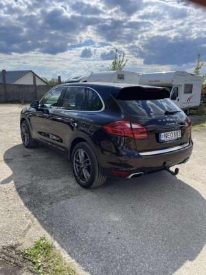 Brown Porsche Cayenne 2013 in Vilnius, with an engine capacity of 4.13 L and mileage of 290 thousand km for 18150 €, photo 9 on AUTOMOTO.COM.LV