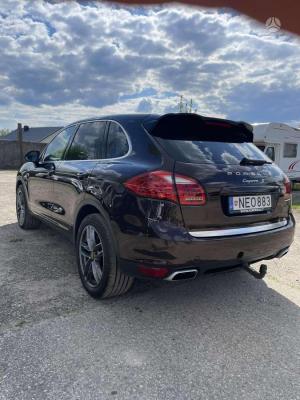Brown Porsche Cayenne 2013 in Vilnius, with an engine capacity of 4.13 L and mileage of 290 thousand km for 18150 €, photo 10 on AUTOMOTO.COM.LV