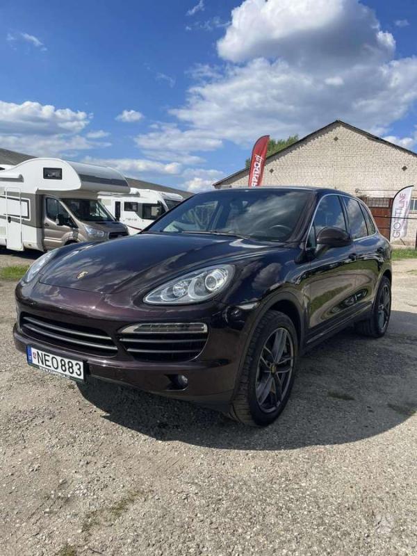 Brown Porsche Cayenne 2013 in Vilnius, with an engine capacity of 4.13 L and mileage of 290 thousand km for 18150 €, photo 11 on AUTOMOTO.COM.LV