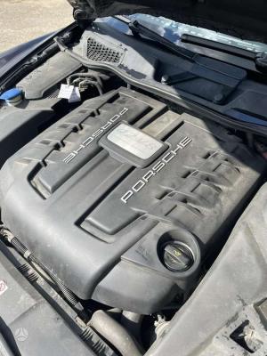 Brown Porsche Cayenne 2013 in Vilnius, with an engine capacity of 4.13 L and mileage of 290 thousand km for 18150 €, photo 12 on AUTOMOTO.COM.LV