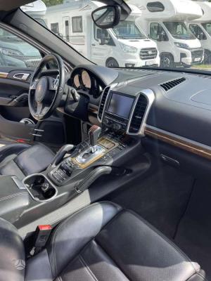 Brown Porsche Cayenne 2013 in Vilnius, with an engine capacity of 4.13 L and mileage of 290 thousand km for 18150 €, photo 14 on AUTOMOTO.COM.LV