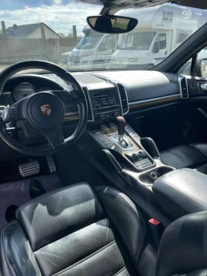 Brown Porsche Cayenne 2013 in Vilnius, with an engine capacity of 4.13 L and mileage of 290 thousand km for 18150 €, photo 22 on AUTOMOTO.COM.LV