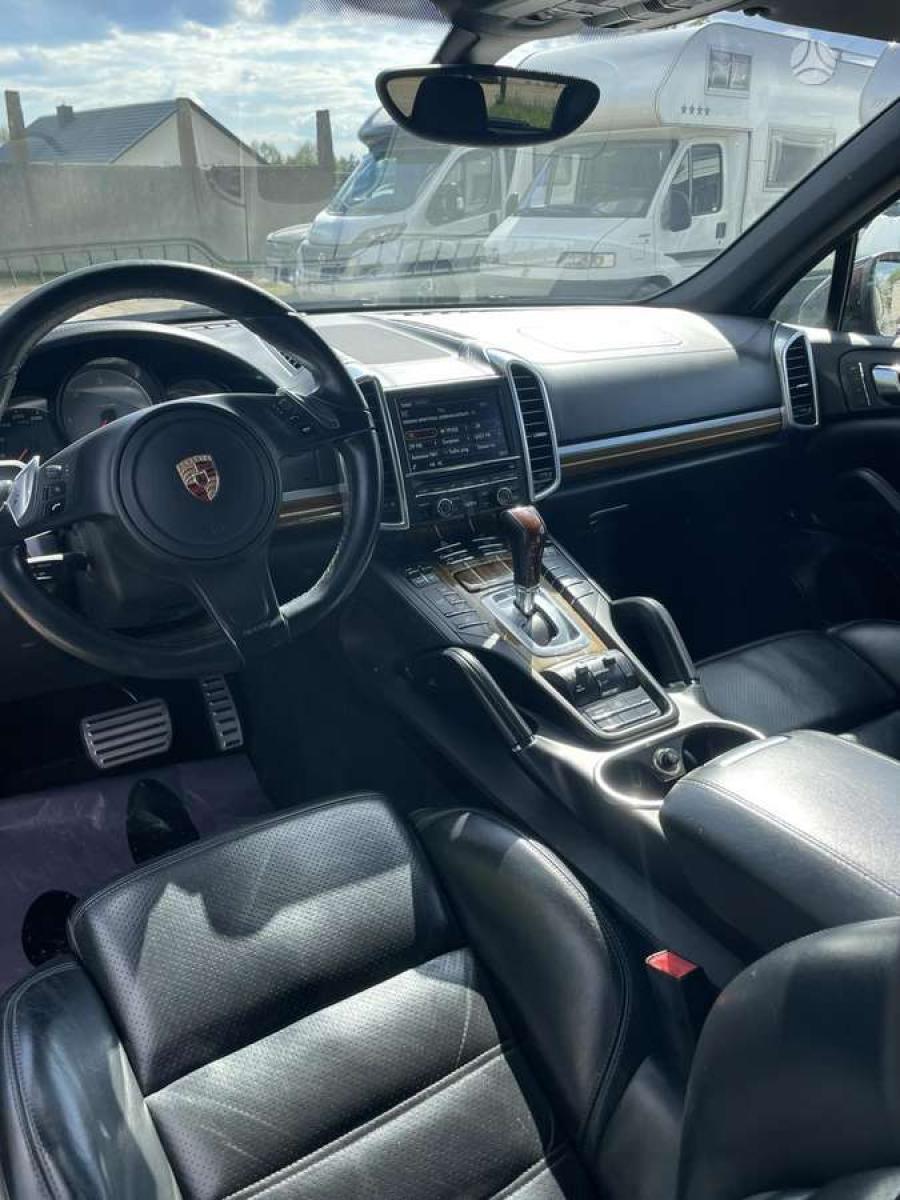 Brown Porsche Cayenne 2013 in Vilnius, with an engine capacity of 4.13 L and mileage of 290 thousand km for 18150 €, photo 22 on AUTOMOTO.COM.LV