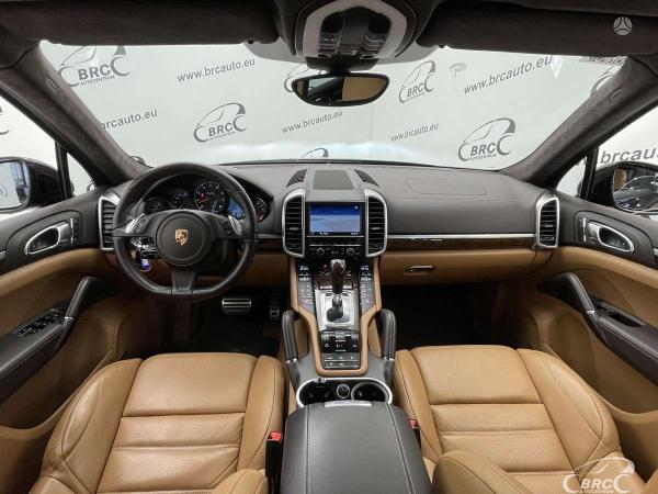 Brūns Porsche Cayenne 2014 Viļņa, ar dzinēja tilpumu 4.81 L un nobraukumu 184 tūkst. km par 14900 €, foto 4 vietnē AUTOMOTO.COM.LV