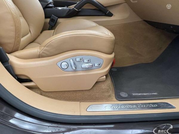 Brūns Porsche Cayenne 2014 Viļņa, ar dzinēja tilpumu 4.81 L un nobraukumu 184 tūkst. km par 14900 €, foto 7 vietnē AUTOMOTO.COM.LV