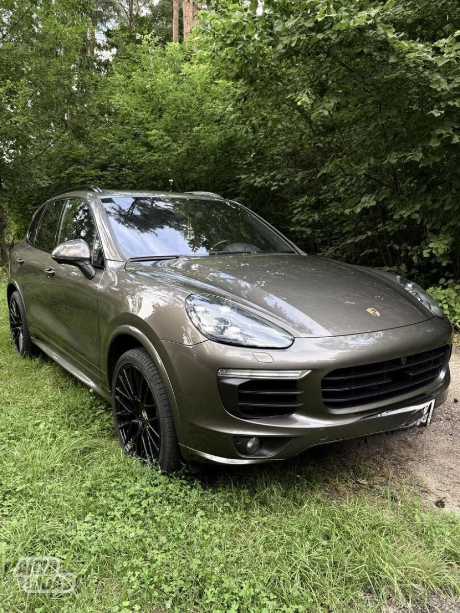 Brown Porsche Cayenne 2014 in Kaunas, with an engine capacity of 3.00 L and mileage of 240 thousand km for 23000 €, photo 1 on AUTOMOTO.COM.LV