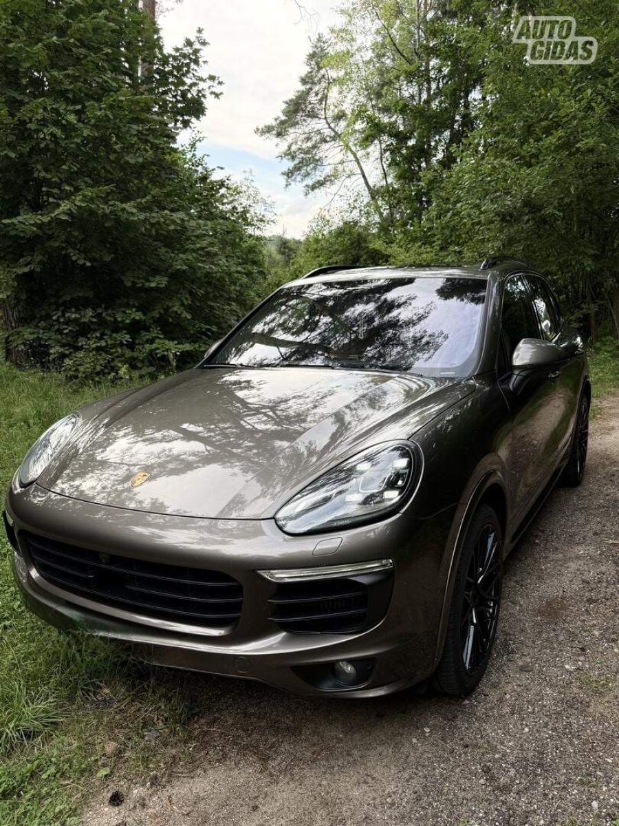 Brown Porsche Cayenne 2014 in Kaunas, with an engine capacity of 3.00 L and mileage of 240 thousand km for 23000 €, photo 4 on AUTOMOTO.COM.LV