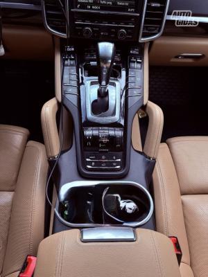 Brown Porsche Cayenne 2014 in Kaunas, with an engine capacity of 3.00 L and mileage of 240 thousand km for 23000 €, photo 16 on AUTOMOTO.COM.LV