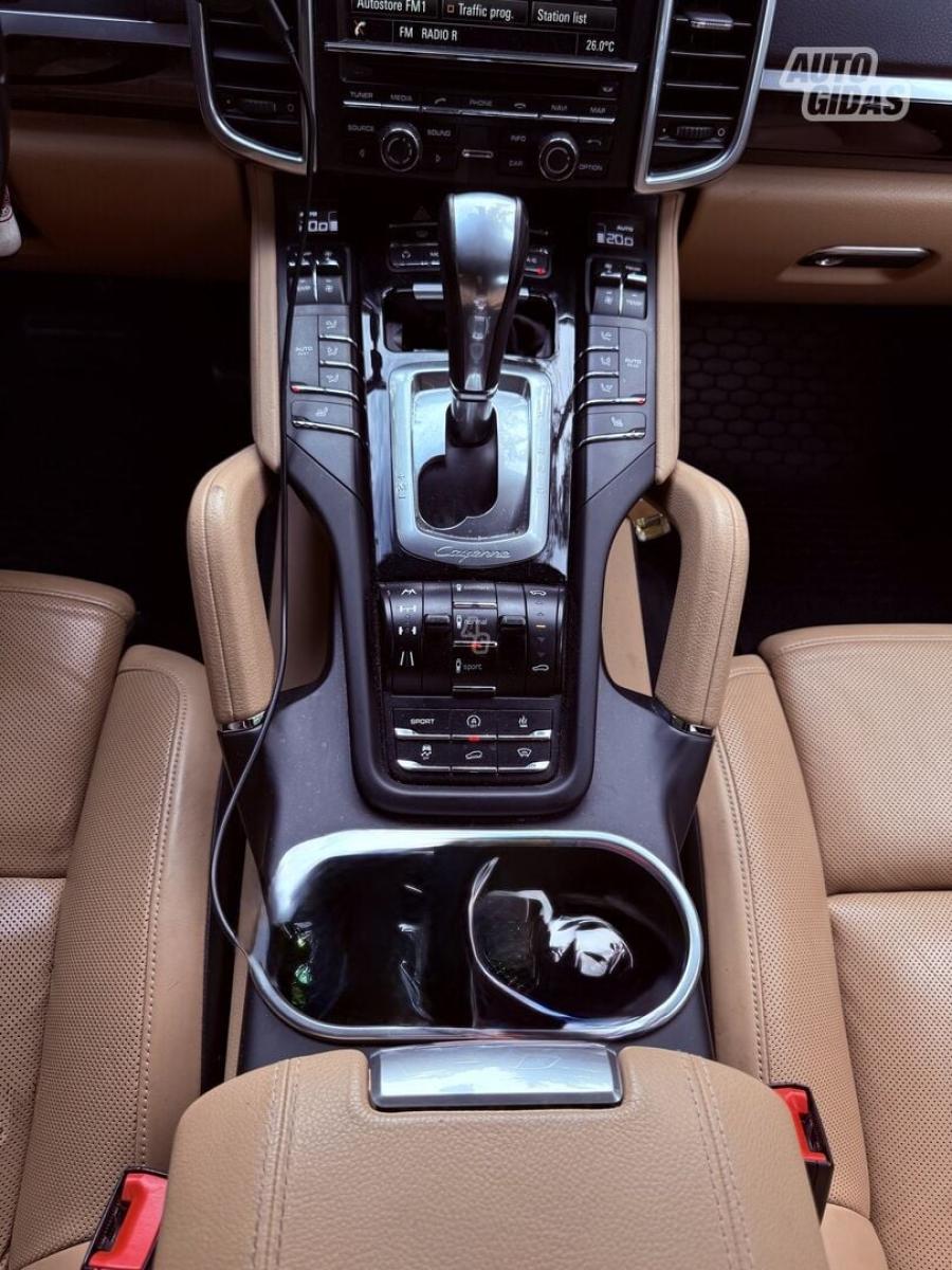 Brown Porsche Cayenne 2014 in Kaunas, with an engine capacity of 3.00 L and mileage of 240 thousand km for 23000 €, photo 16 on AUTOMOTO.COM.LV