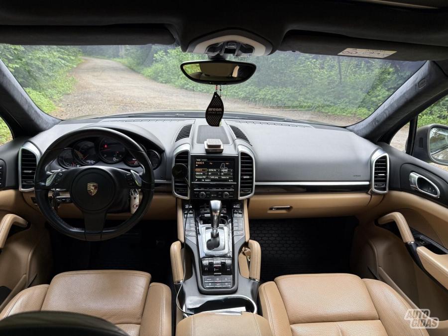 Brown Porsche Cayenne 2014 in Kaunas, with an engine capacity of 3.00 L and mileage of 240 thousand km for 23000 €, photo 18 on AUTOMOTO.COM.LV
