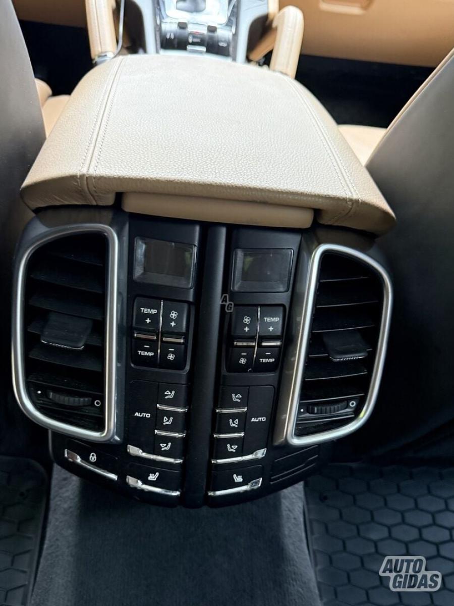 Brown Porsche Cayenne 2014 in Kaunas, with an engine capacity of 3.00 L and mileage of 240 thousand km for 23000 €, photo 20 on AUTOMOTO.COM.LV