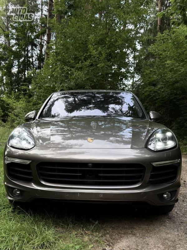 Brown Porsche Cayenne 2014 in Kaunas, with an engine capacity of 3.00 L and mileage of 240 thousand km for 22000 €, photo 2 on AUTOMOTO.COM.LV