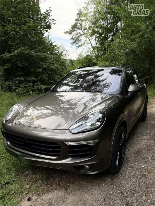 Brown Porsche Cayenne 2014 in Kaunas, with an engine capacity of 3.00 L and mileage of 240 thousand km for 22000 €, photo 3 on AUTOMOTO.COM.LV