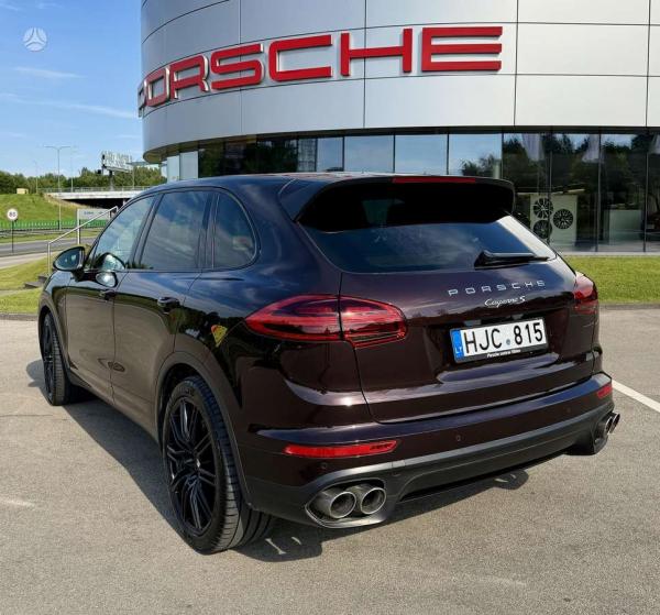 Brown Porsche Cayenne 2014 in Vilnius, with an engine capacity of 4.13 L and mileage of 280 thousand km for 28900 €, photo 4 on AUTOMOTO.COM.LV