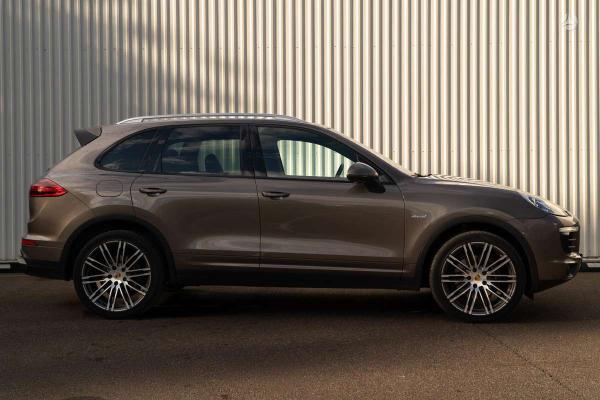 Porsche Cayenne 2014 Viļņa vietnē Brūns Porsche Cayenne 2014 Viļņa, ar dzinēja tilpumu 2.97 L un nobraukumu 246 tūkst. km par 21000 €, foto 5 vietnē AUTOMOTO.COM.LV