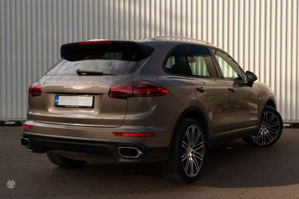 Porsche Cayenne 2014 Viļņa vietnē Brūns Porsche Cayenne 2014 Viļņa, ar dzinēja tilpumu 2.97 L un nobraukumu 246 tūkst. km par 21000 €, foto 6 vietnē AUTOMOTO.COM.LV