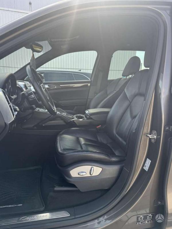 Brūns Porsche Cayenne 2015 Tauragė, ar dzinēja tilpumu 2.97 L un nobraukumu 182 tūkst. km par 22000 €, foto 11 vietnē AUTOMOTO.COM.LV