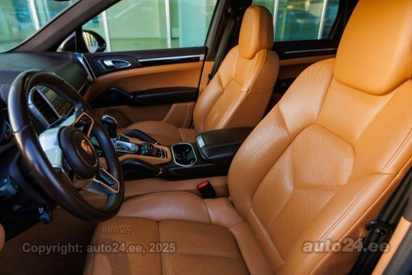 Brūns Porsche Cayenne 2015 Tallina, ar dzinēja tilpumu 4.10 L un nobraukumu 173 tūkst. km par 35000 €, foto 11 vietnē AUTOMOTO.COM.LV