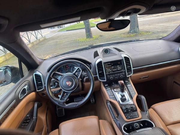 Brūns Porsche Cayenne 2015 Klaipėda, ar dzinēja tilpumu 4.81 L un nobraukumu 255 tūkst. km par 22599 €, foto 11 vietnē AUTOMOTO.COM.LV