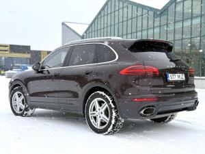 Brūns Porsche Cayenne 2015 Tallina, ar dzinēja tilpumu 2.97 L un nobraukumu 112 tūkst. km par 28500 €, foto 2 vietnē AUTOMOTO.COM.LV