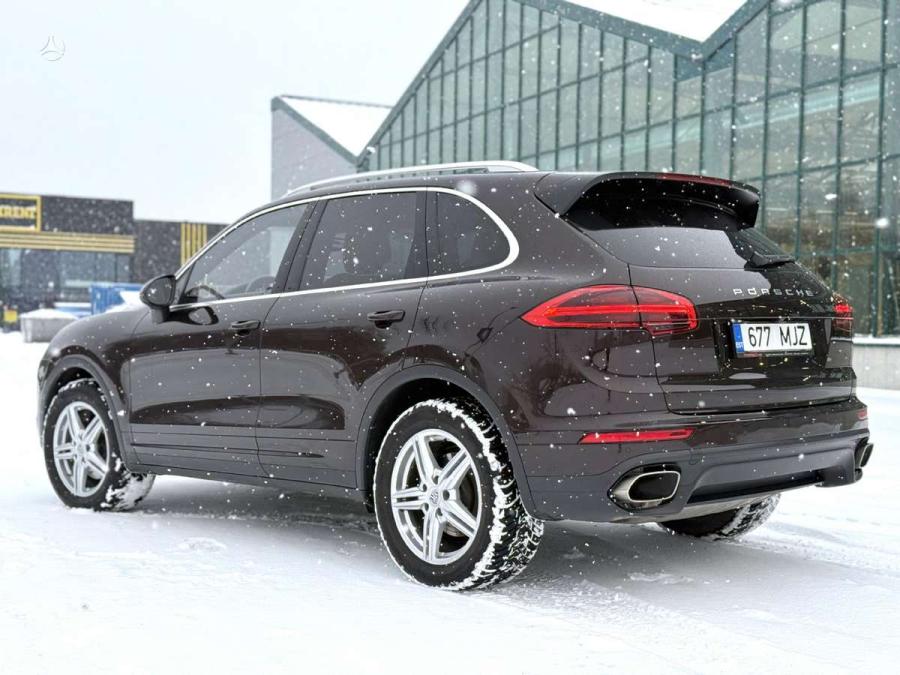 Brūns Porsche Cayenne 2015 Tallina, ar dzinēja tilpumu 2.97 L un nobraukumu 112 tūkst. km par 28500 €, foto 2 vietnē AUTOMOTO.COM.LV