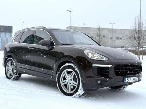 Brūns Porsche Cayenne 2015 Tallina, ar dzinēja tilpumu 2.97 L un nobraukumu 112 tūkst. km par 28500 €, foto 3 vietnē AUTOMOTO.COM.LV